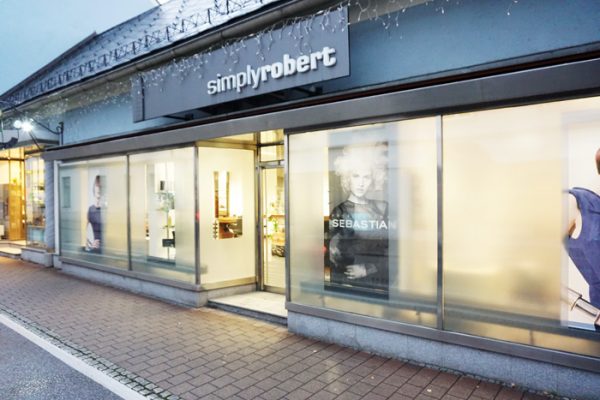 Von Ballfrisuren, Fluchtreflexen und Überraschungen – Simply Robert - My Mirror World